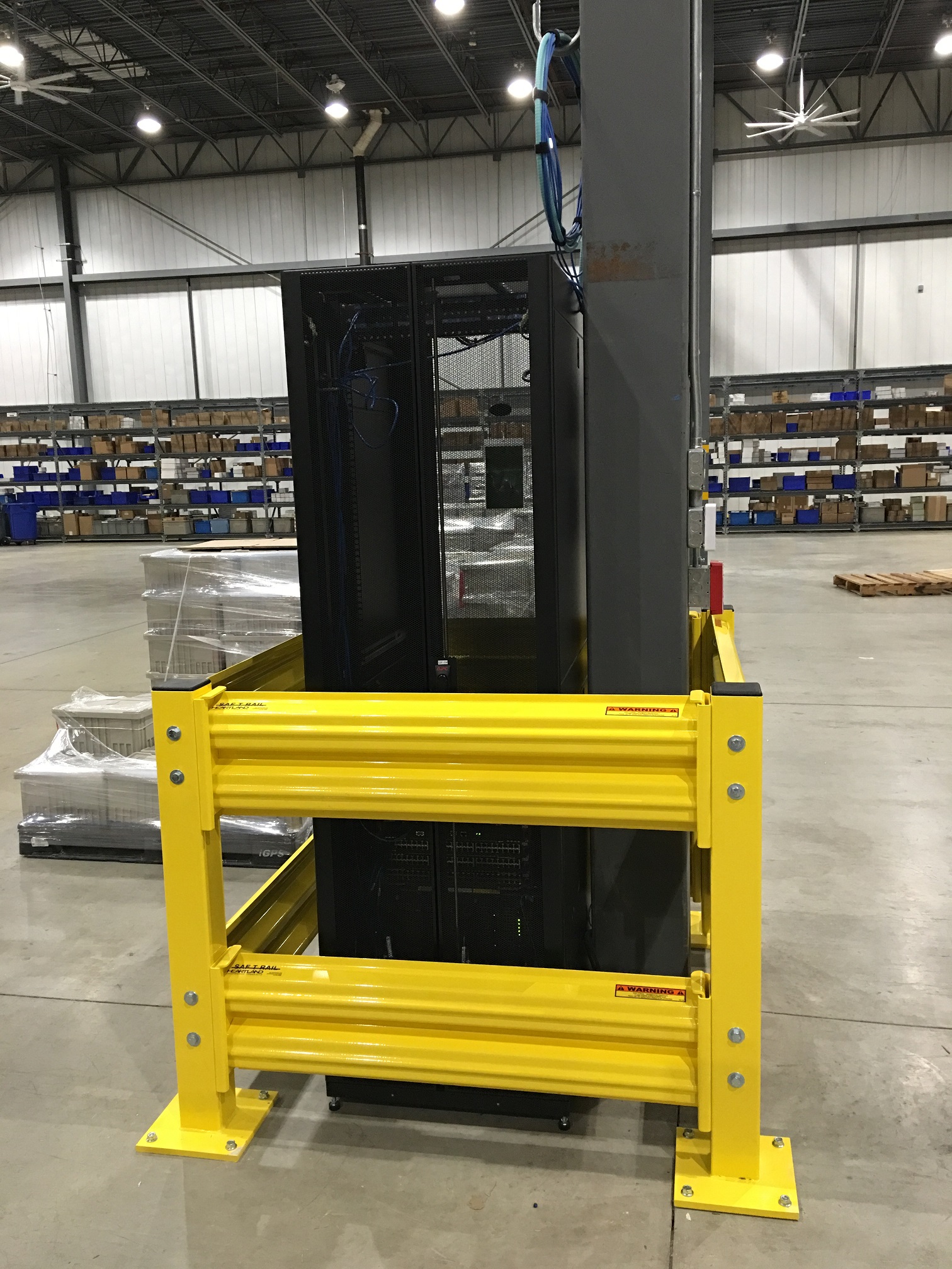 Lift Out Guard Rail in front of Server Unit – 1 Stop Rack